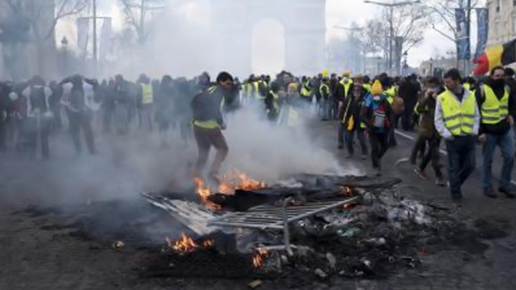 France Riot: அமெரிக்காவை தொடர்ந்து, பற்றி எரியும் பிரான்ஸ் ...